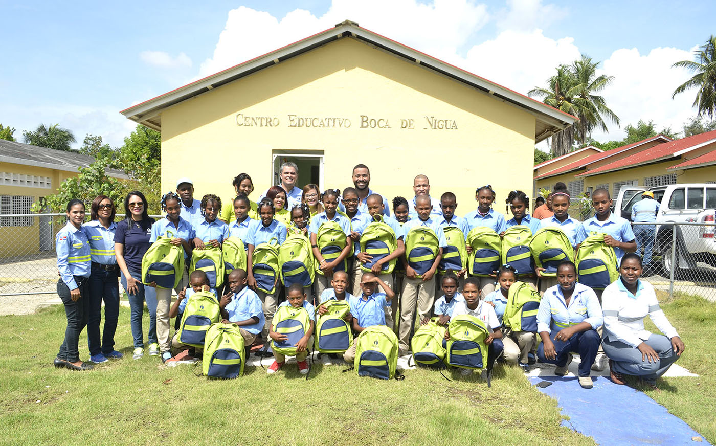 Argos Dominicana Realiza Entrega Kits Escolares | DiarioDigitalRD